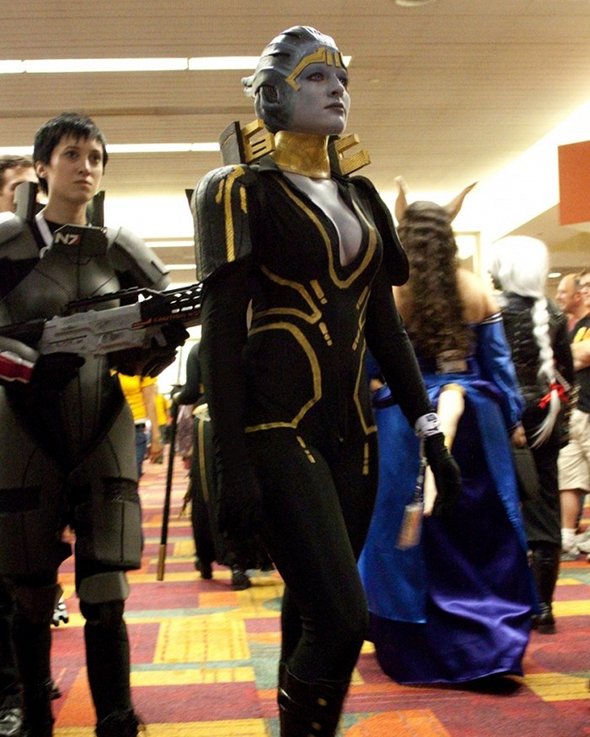 Mass Effect cosplay: Samara